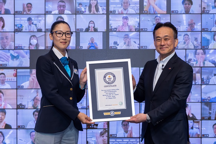 味の素AGF㈱設立50周年記念式典にて ギネス世界記録TMに挑戦 原田知世さん、又吉直樹さんもイベントに参加｜信濃毎日新聞デジタル 信州・長野県のニュースサイト